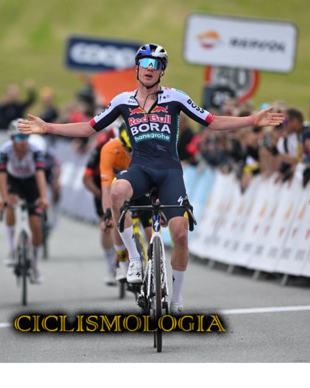 Maxim Van Gils celebra su triunfo con un susto inesperado